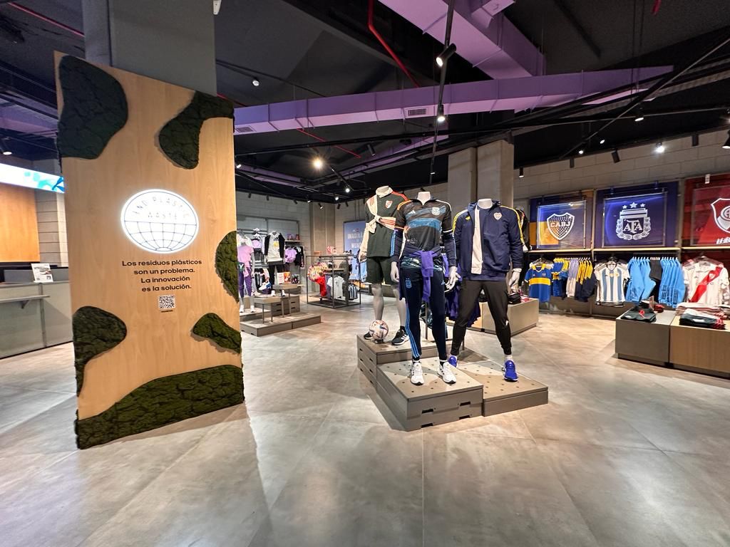 adidas inaugura una nueva tienda en Dot Baires Shopping