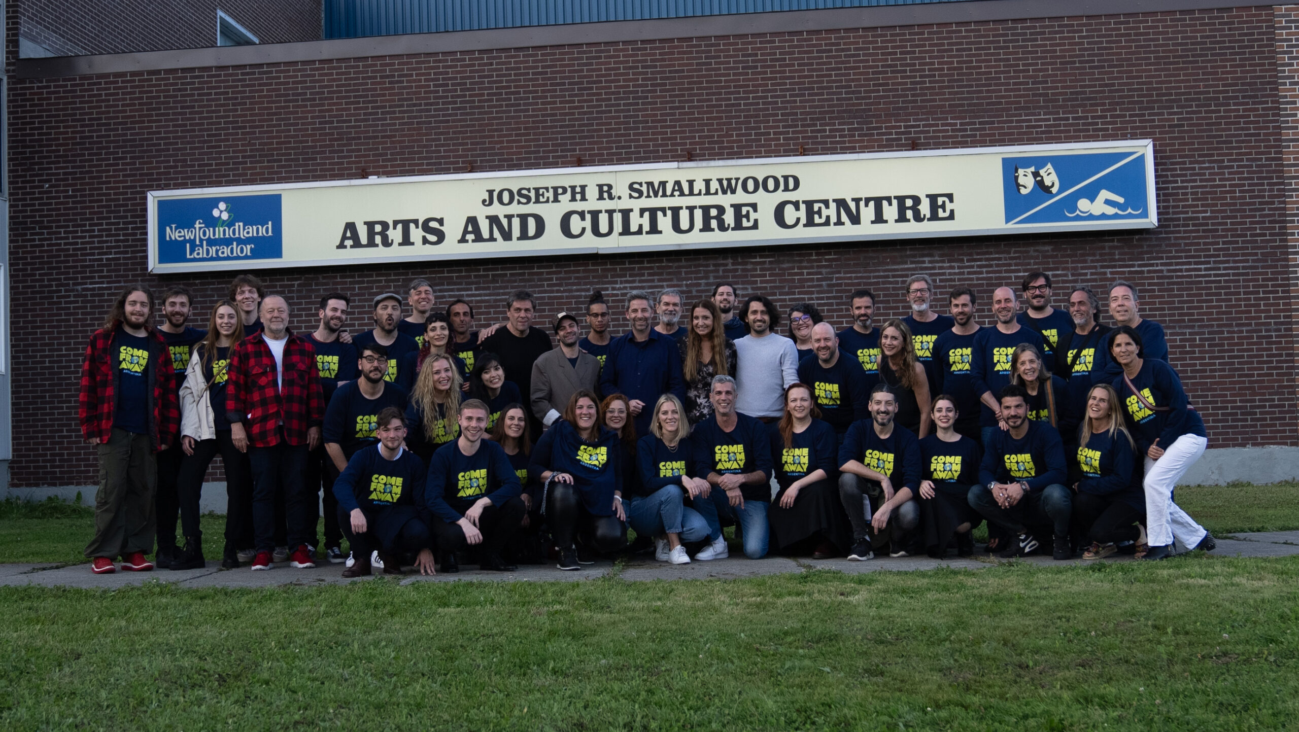 Carla Calabrese y el elenco en pleno de "Come From Away" ovacionados en ...