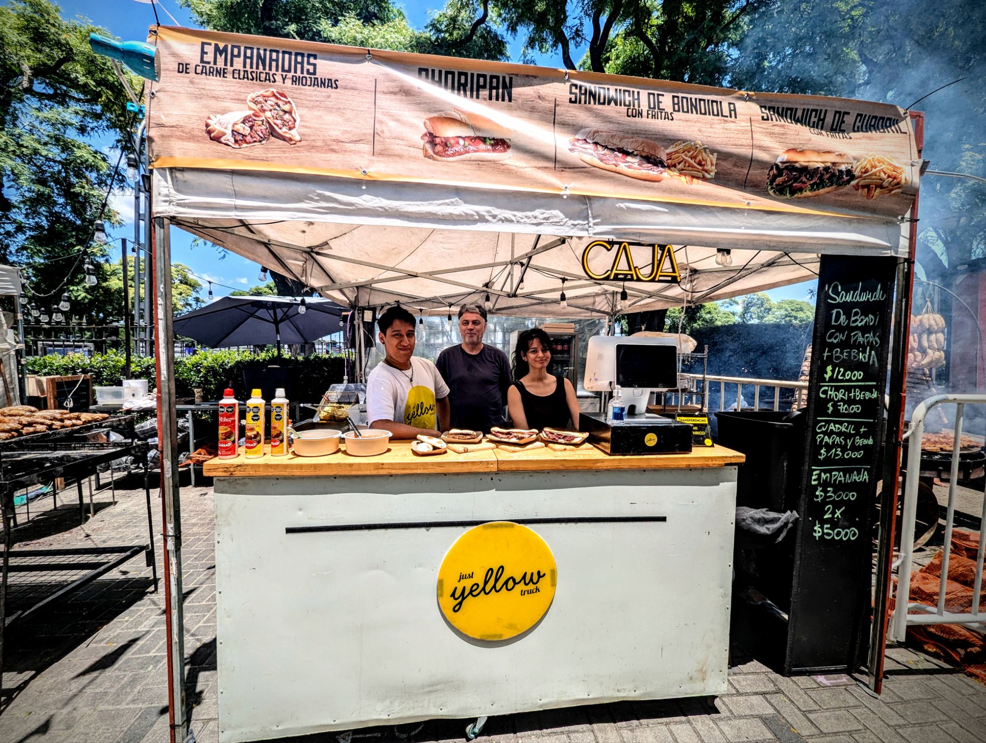 Just Yellow Truck: El Rey del Festival del Asado y la Empanada